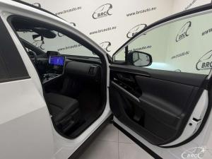 White Toyota bZ4X 2023 in Vilnius, with an engine capacity of 0.00 L and mileage of 36 thousand km for 25900 €, photo 10 on AUTOMOTO.COM.LV