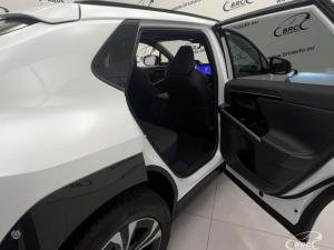 White Toyota bZ4X 2023 in Vilnius, with an engine capacity of 0.00 L and mileage of 36 thousand km for 25900 €, photo 14 on AUTOMOTO.COM.LV