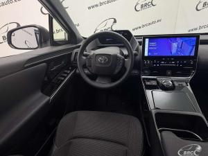 White Toyota bZ4X 2023 in Vilnius, with an engine capacity of 0.00 L and mileage of 36 thousand km for 25900 €, photo 15 on AUTOMOTO.COM.LV