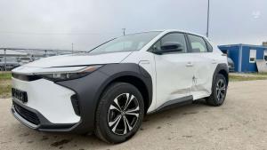 Balts Toyota bZ4X 2023 Šauļi, ar dzinēja tilpumu 0.00 L un nobraukumu 26 tūkst. km par 23850 €, foto  vietnē AUTOMOTO.COM.LV
