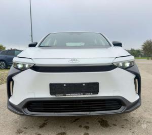 Balts Toyota bZ4X 2023 Šauļi, ar dzinēja tilpumu 0.00 L un nobraukumu 26 tūkst. km par 23850 €, foto 3 vietnē AUTOMOTO.COM.LV