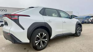 Balts Toyota bZ4X 2023 Šauļi, ar dzinēja tilpumu 0.00 L un nobraukumu 26 tūkst. km par 23850 €, foto 5 vietnē AUTOMOTO.COM.LV
