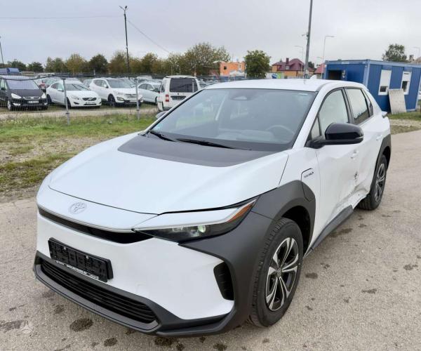Balts Toyota bZ4X 2023 Šauļi, ar dzinēja tilpumu 0.00 L un nobraukumu 26 tūkst. km par 23850 €, foto 8 vietnē AUTOMOTO.COM.LV