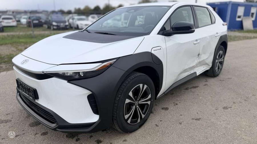 Balts Toyota bZ4X 2023 Šauļi, ar dzinēja tilpumu 0.00 L un nobraukumu 26 tūkst. km par 23850 €, foto 9 vietnē AUTOMOTO.COM.LV