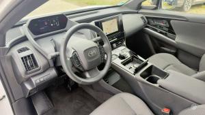 Balts Toyota bZ4X 2023 Šauļi, ar dzinēja tilpumu 0.00 L un nobraukumu 26 tūkst. km par 23850 €, foto 10 vietnē AUTOMOTO.COM.LV