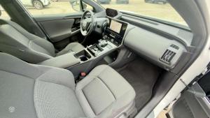 Balts Toyota bZ4X 2023 Šauļi, ar dzinēja tilpumu 0.00 L un nobraukumu 26 tūkst. km par 23850 €, foto 11 vietnē AUTOMOTO.COM.LV
