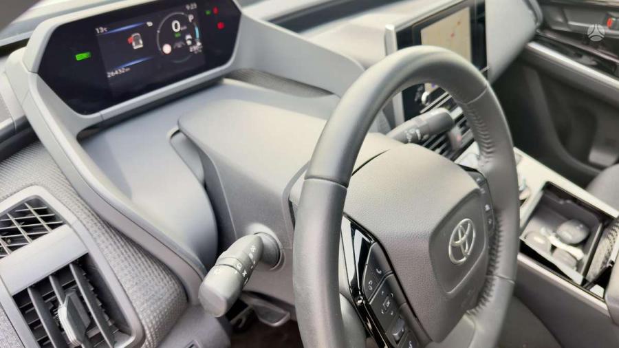 Balts Toyota bZ4X 2023 Šauļi, ar dzinēja tilpumu 0.00 L un nobraukumu 26 tūkst. km par 23850 €, foto 13 vietnē AUTOMOTO.COM.LV
