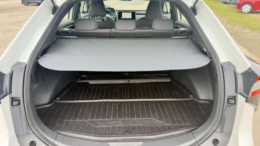 Balts Toyota bZ4X 2023 Šauļi, ar dzinēja tilpumu 0.00 L un nobraukumu 26 tūkst. km par 23850 €, foto 23 vietnē AUTOMOTO.COM.LV