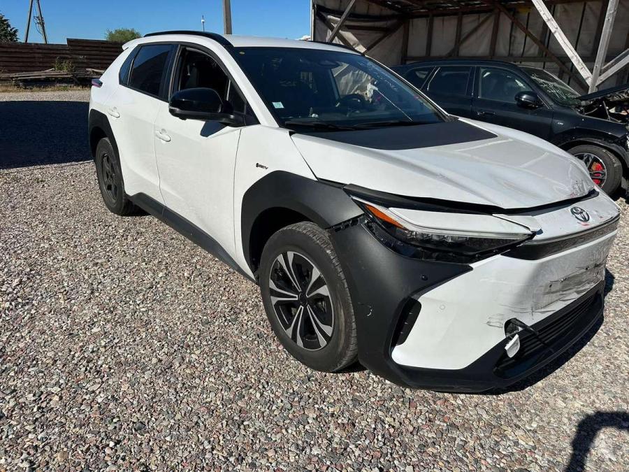 Balts Toyota bZ4X 2024 Klaipėda, ar dzinēja tilpumu 0.00 L un nobraukumu 75 tūkst. km par 15500 €, foto 5 vietnē AUTOMOTO.COM.LV
