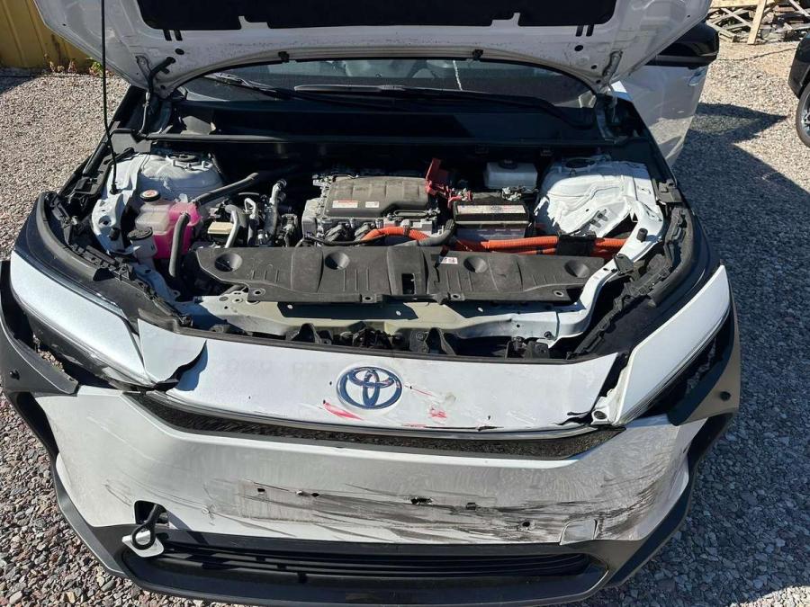 Balts Toyota bZ4X 2024 Klaipėda, ar dzinēja tilpumu 0.00 L un nobraukumu 75 tūkst. km par 15500 €, foto 9 vietnē AUTOMOTO.COM.LV
