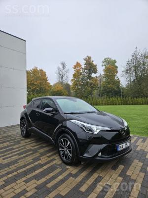 Melns Toyota C-HR 2019 Rīga, ar dzinēja tilpumu 1.20 L un nobraukumu 160 tūkst. km par 13600 €, foto  vietnē AUTOMOTO.COM.LV