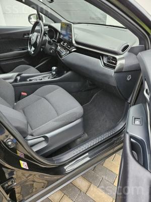Melns Toyota C-HR 2019 Rīga, ar dzinēja tilpumu 1.20 L un nobraukumu 160 tūkst. km par 13600 €, foto 12 vietnē AUTOMOTO.COM.LV