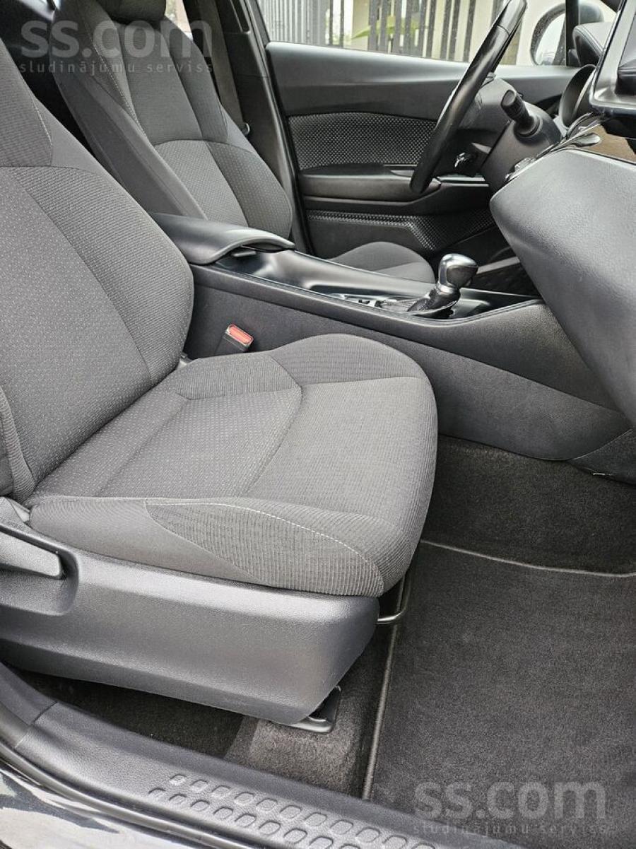 Melns Toyota C-HR 2019 Rīga, ar dzinēja tilpumu 1.20 L un nobraukumu 160 tūkst. km par 13600 €, foto 13 vietnē AUTOMOTO.COM.LV