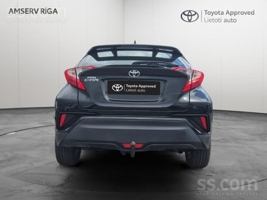 Black Toyota C-HR 2016 in Riga, with an engine capacity of 1.50 L and mileage of 111 thousand km for 12700 €, photo 5 on AUTOMOTO.COM.LV