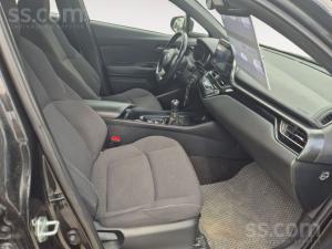 Black Toyota C-HR 2016 in Riga, with an engine capacity of 1.50 L and mileage of 111 thousand km for 12700 €, photo 7 on AUTOMOTO.COM.LV