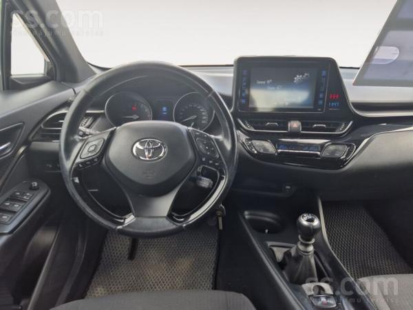 Black Toyota C-HR 2016 in Riga, with an engine capacity of 1.50 L and mileage of 111 thousand km for 12700 €, photo 9 on AUTOMOTO.COM.LV