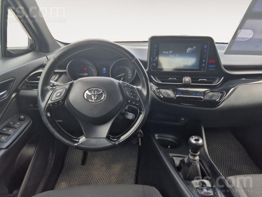 Black Toyota C-HR 2016 in Riga, with an engine capacity of 1.50 L and mileage of 111 thousand km for 12700 €, photo 10 on AUTOMOTO.COM.LV