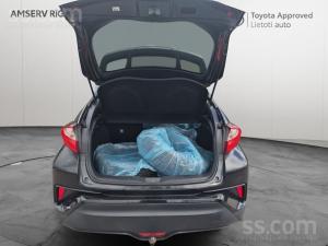 Black Toyota C-HR 2016 in Riga, with an engine capacity of 1.50 L and mileage of 111 thousand km for 12700 €, photo 11 on AUTOMOTO.COM.LV