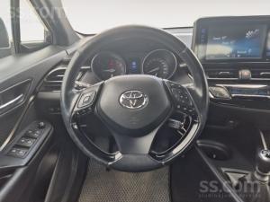 Black Toyota C-HR 2016 in Riga, with an engine capacity of 1.50 L and mileage of 111 thousand km for 12700 €, photo 13 on AUTOMOTO.COM.LV