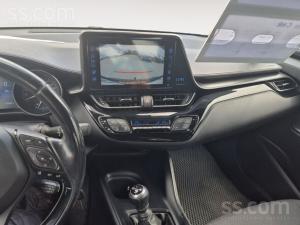 Black Toyota C-HR 2016 in Riga, with an engine capacity of 1.50 L and mileage of 111 thousand km for 12700 €, photo 15 on AUTOMOTO.COM.LV