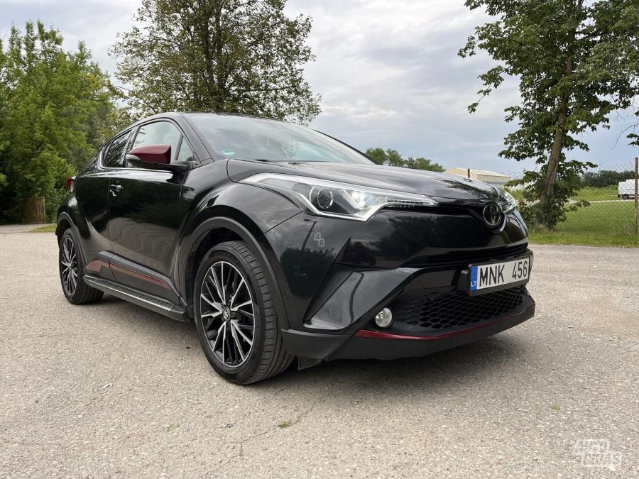 Melns Toyota C-HR 2016 Ukmergė, ar dzinēja tilpumu 1.20 L un nobraukumu 240 tūkst. km par 12200 €, foto 1 vietnē AUTOMOTO.COM.LV