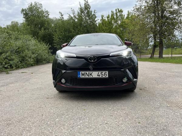 Black Toyota C-HR 2016 in Ukmerge, with an engine capacity of 1.20 L and mileage of 240 thousand km for 12200 €, photo 4 on AUTOMOTO.COM.LV