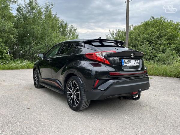 Black Toyota C-HR 2016 in Ukmerge, with an engine capacity of 1.20 L and mileage of 240 thousand km for 12200 €, photo 8 on AUTOMOTO.COM.LV