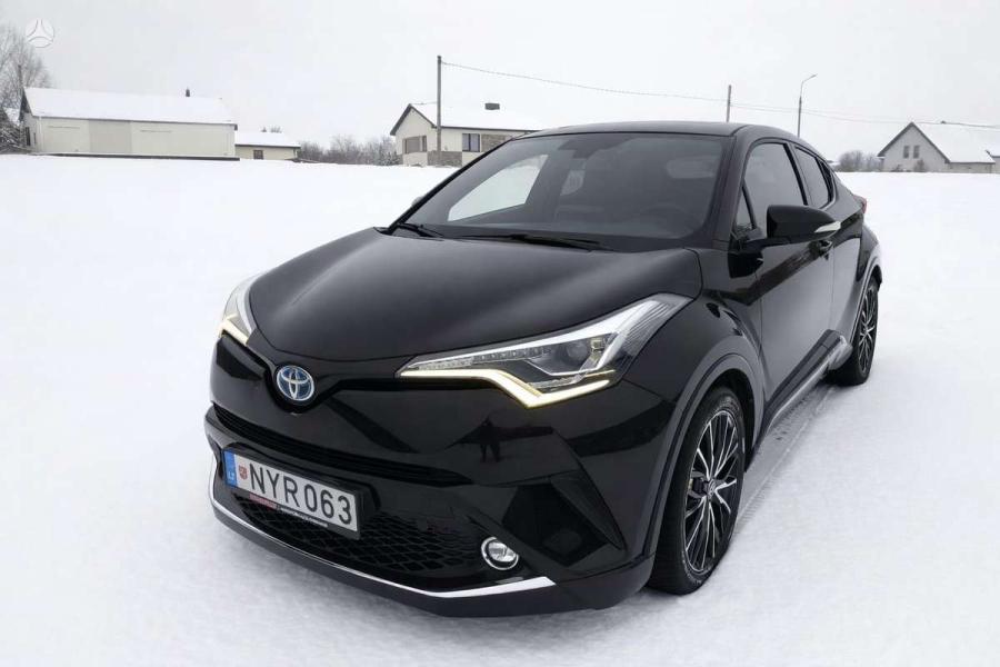 Black Toyota C-HR 2017 in Siauliai, with an engine capacity of 1.80 L and mileage of 233 thousand km for 13900 €, photo 1 on AUTOMOTO.COM.LV