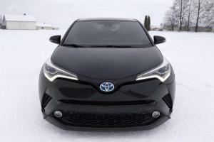 Black Toyota C-HR 2017 in Siauliai, with an engine capacity of 1.80 L and mileage of 233 thousand km for 13900 €, photo 2 on AUTOMOTO.COM.LV