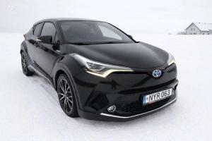 Black Toyota C-HR 2017 in Siauliai, with an engine capacity of 1.80 L and mileage of 233 thousand km for 13900 €, photo 3 on AUTOMOTO.COM.LV