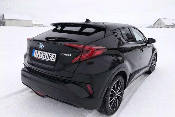 Черный Тойота C-HR 2017 в Шяуляй, объемом двигателя 1.80 л и пробегом 233 тыс. км за 13900 €, фото 4 на AUTOMOTO.COM.LV