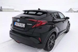 Black Toyota C-HR 2017 in Siauliai, with an engine capacity of 1.80 L and mileage of 233 thousand km for 13900 €, photo 4 on AUTOMOTO.COM.LV