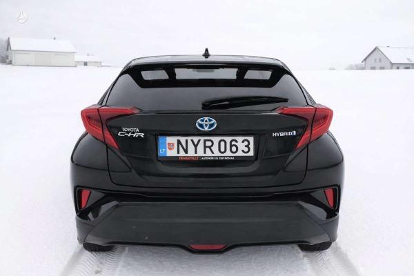 Черный Тойота C-HR 2017 в Шяуляй, объемом двигателя 1.80 л и пробегом 233 тыс. км за 13900 €, фото 5 на AUTOMOTO.COM.LV