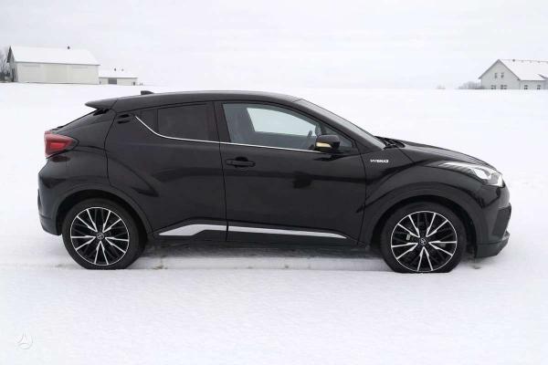 Черный Тойота C-HR 2017 в Шяуляй, объемом двигателя 1.80 л и пробегом 233 тыс. км за 13900 €, фото 7 на AUTOMOTO.COM.LV