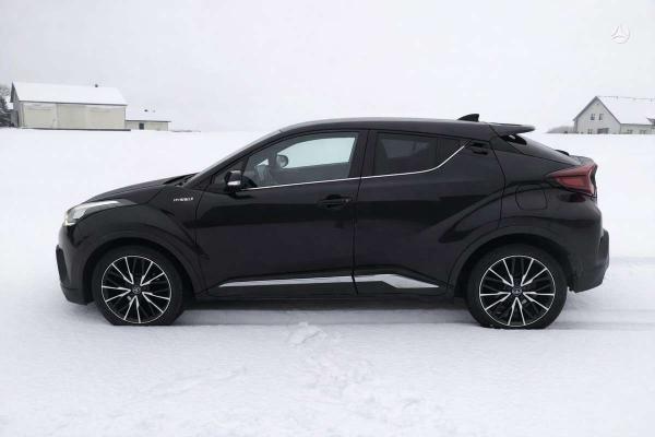 Черный Тойота C-HR 2017 в Шяуляй, объемом двигателя 1.80 л и пробегом 233 тыс. км за 13900 €, фото 8 на AUTOMOTO.COM.LV