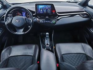 Black Toyota C-HR 2017 in Siauliai, with an engine capacity of 1.80 L and mileage of 233 thousand km for 13900 €, photo 9 on AUTOMOTO.COM.LV