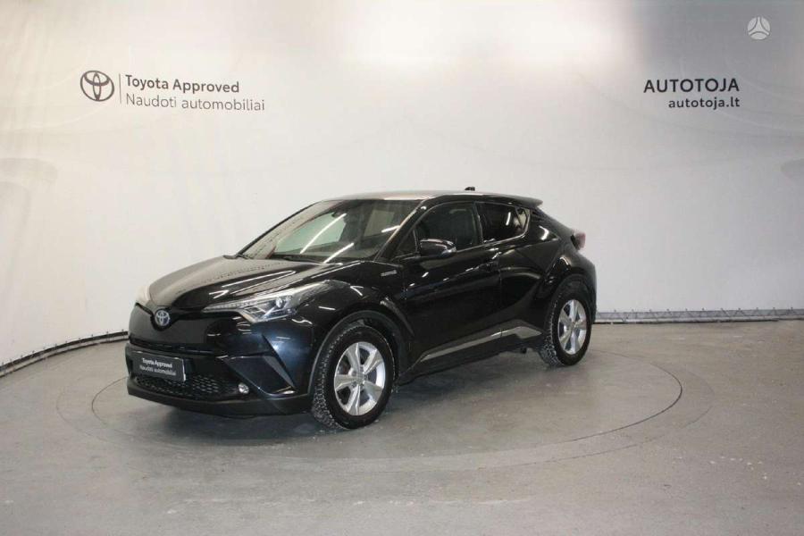 Black Toyota C-HR 2017 in Kaunas, with an engine capacity of 1.80 L and mileage of 117 thousand km for 18500 €, photo 1 on AUTOMOTO.COM.LV