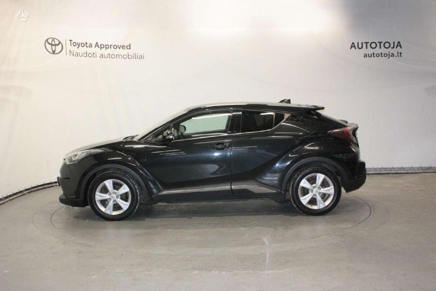 Black Toyota C-HR 2017 in Kaunas, with an engine capacity of 1.80 L and mileage of 117 thousand km for 18500 €, photo 3 on AUTOMOTO.COM.LV