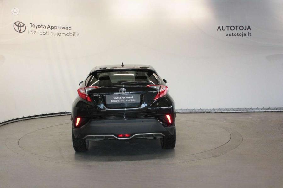 Black Toyota C-HR 2017 in Kaunas, with an engine capacity of 1.20 L and mileage of 159 thousand km for 15900 €, photo 4 on AUTOMOTO.COM.LV