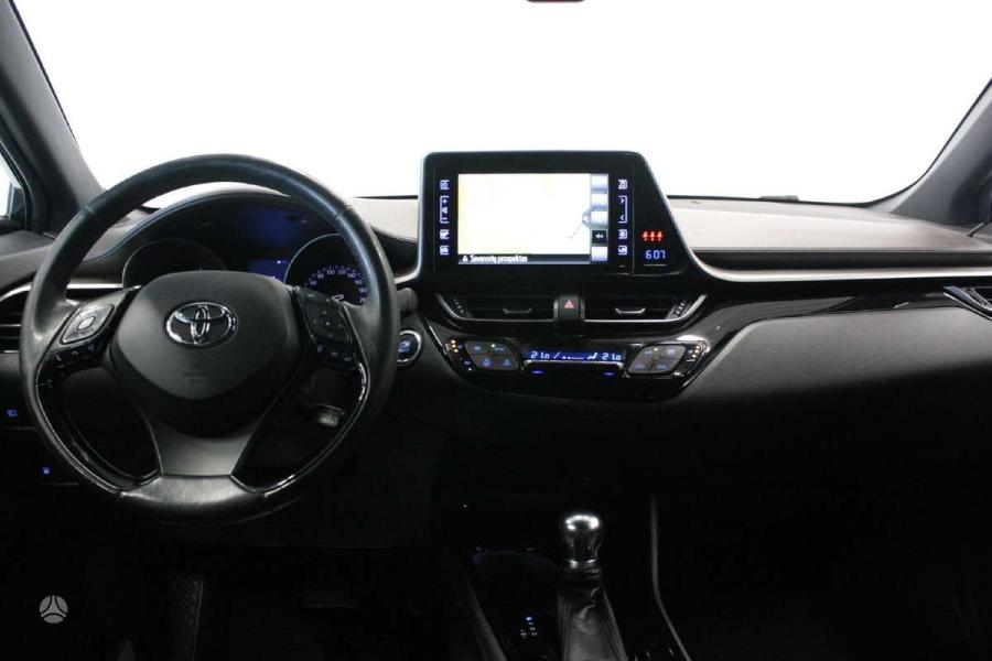 Black Toyota C-HR 2017 in Kaunas, with an engine capacity of 1.20 L and mileage of 159 thousand km for 15900 €, photo 8 on AUTOMOTO.COM.LV