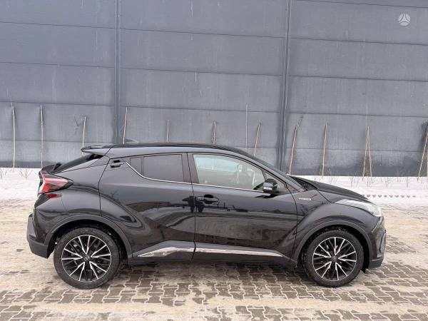Melns Toyota C-HR 2017 Viļņa, ar dzinēja tilpumu 1.80 L un nobraukumu 128 tūkst. km par 16750 €, foto 4 vietnē AUTOMOTO.COM.LV