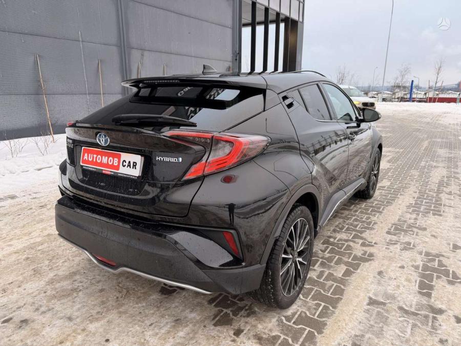 Black Toyota C-HR 2017 in Vilnius, with an engine capacity of 1.80 L and mileage of 128 thousand km for 16750 €, photo 5 on AUTOMOTO.COM.LV
