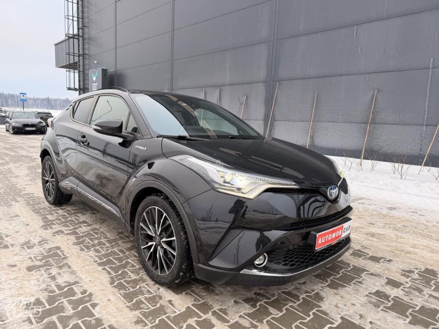 Black Toyota C-HR 2017 in Vilnius, with an engine capacity of 1.80 L and mileage of 128 thousand km for 16750 €, photo 3 on AUTOMOTO.COM.LV