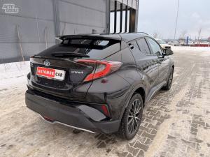 Black Toyota C-HR 2017 in Vilnius, with an engine capacity of 1.80 L and mileage of 128 thousand km for 16750 €, photo 5 on AUTOMOTO.COM.LV