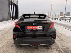 Black Toyota C-HR 2017 in Vilnius, with an engine capacity of 1.80 L and mileage of 128 thousand km for 16750 €, photo 6 on AUTOMOTO.COM.LV