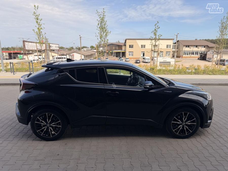 Melns Toyota C-HR 2017 Viļņa, ar dzinēja tilpumu 1.80 L un nobraukumu 92 tūkst. km par 17650 €, foto 5 vietnē AUTOMOTO.COM.LV