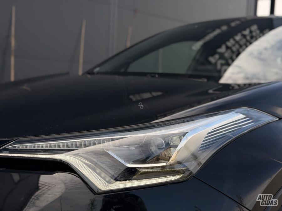 Melns Toyota C-HR 2017 Viļņa, ar dzinēja tilpumu 1.80 L un nobraukumu 92 tūkst. km par 17650 €, foto 10 vietnē AUTOMOTO.COM.LV