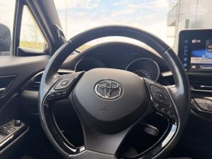 Melns Toyota C-HR 2017 Viļņa, ar dzinēja tilpumu 1.80 L un nobraukumu 92 tūkst. km par 17650 €, foto 29 vietnē AUTOMOTO.COM.LV