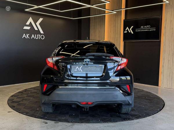 Черный Тойота C-HR 2017 в Каунас, объемом двигателя 1.80 л и пробегом 124 тыс. км за 17990 €, фото 10 на AUTOMOTO.COM.LV