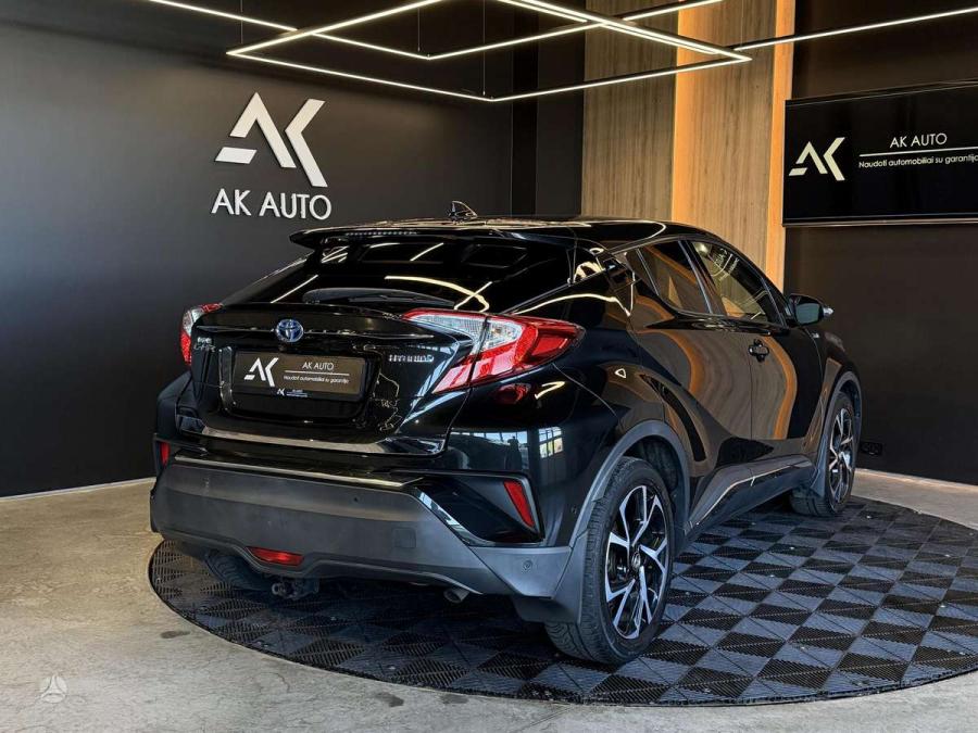 Черный Тойота C-HR 2017 в Каунас, объемом двигателя 1.80 л и пробегом 124 тыс. км за 17990 €, фото 12 на AUTOMOTO.COM.LV